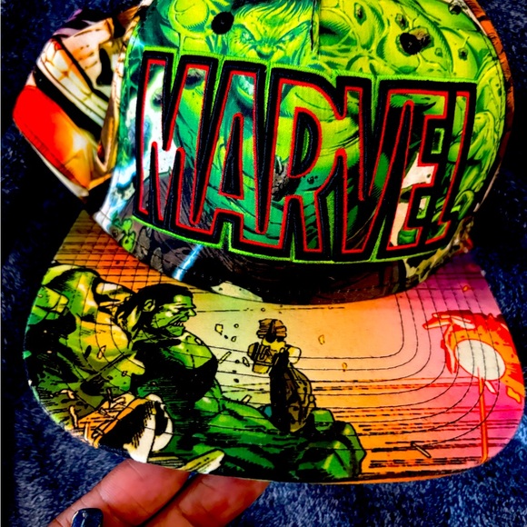 Marvel | Accessories | Marvel Green And Red Comic Art Snapback | Poshmark
